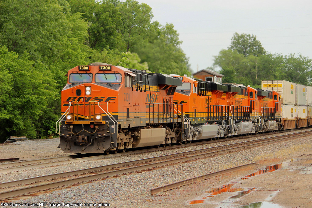 BNSF 7300 leads this wb z train with brand new c4s.